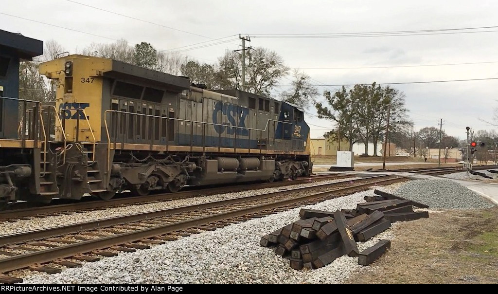 CSX 347 approaches the College St crossing